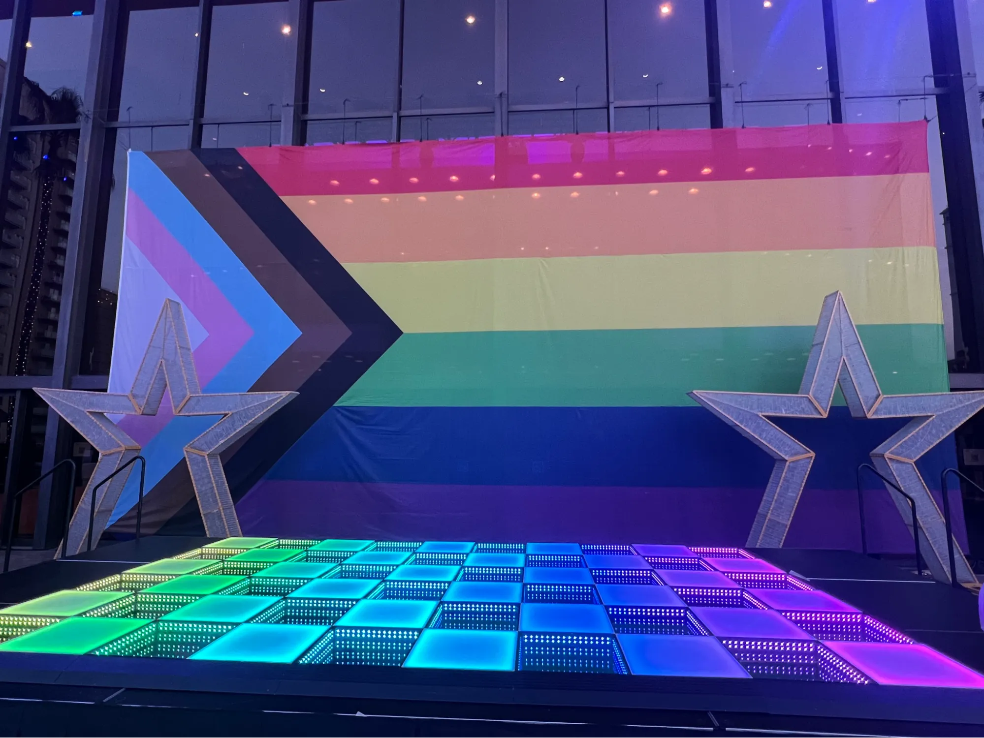 What Lighting Patterns Are Available to Light Up a Dance Floor? - GC ...